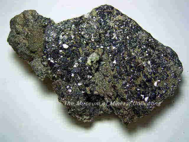 愛媛県別子鉱山産 安四面銅鉱